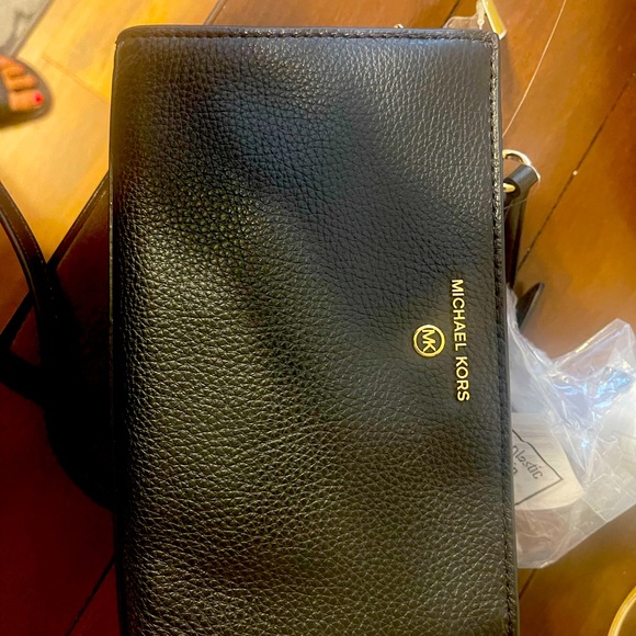 Michael Kors | Bags | Michael Kore Crossbody | Poshmark